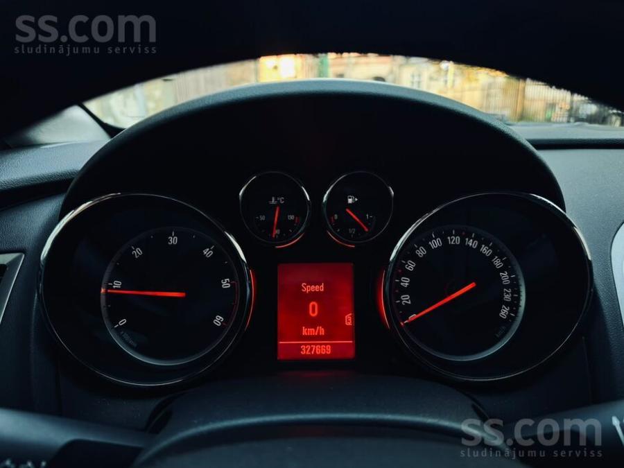Grey Opel Astra 2011 in Cesis, with an engine capacity of 1.70 L and mileage of 0 thousand km for 2850 €, photo 20 on AUTOMOTO.COM.LV
