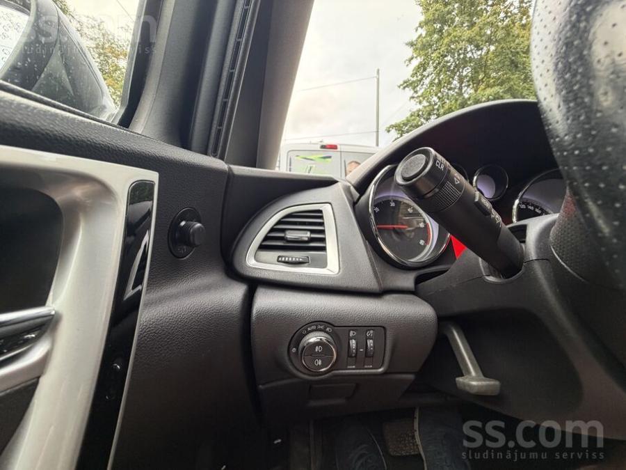 Grey Opel Astra 2011 in Riga, with an engine capacity of 2.00 L and mileage of 265 thousand km for 3800 €, photo 14 on AUTOMOTO.COM.LV