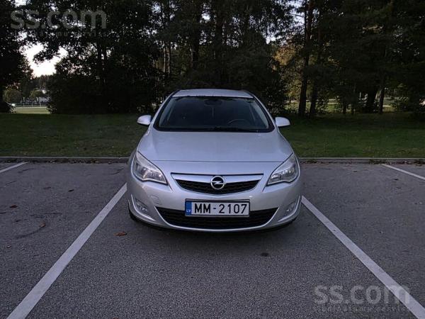 Pelēks Opel Astra 2011 Rīga, ar dzinēja tilpumu 1.70 L un nobraukumu 352 tūkst. km par 2000 €, foto 3 vietnē AUTOMOTO.COM.LV