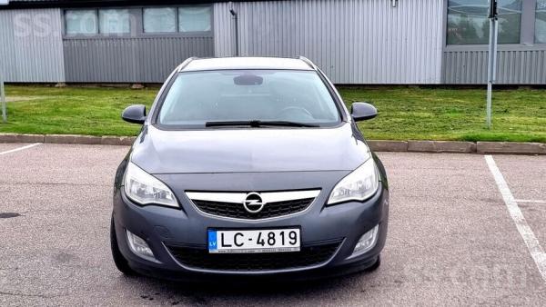 Pelēks Opel Astra 2011 Cēsis, ar dzinēja tilpumu 1.70 L un nobraukumu 501 tūkst. km par 1900 €, foto 3 vietnē AUTOMOTO.COM.LV
