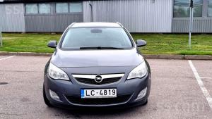 Grey Opel Astra 2011 in Cesis, with an engine capacity of 1.70 L and mileage of 501 thousand km for 1900 €, photo 3 on AUTOMOTO.COM.LV
