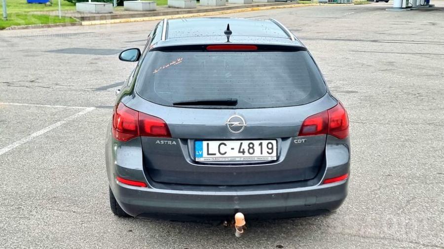 Grey Opel Astra 2011 in Cesis, with an engine capacity of 1.70 L and mileage of 501 thousand km for 1900 €, photo 7 on AUTOMOTO.COM.LV