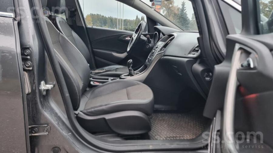 Grey Opel Astra 2011 in Cesis, with an engine capacity of 1.70 L and mileage of 501 thousand km for 1900 €, photo 11 on AUTOMOTO.COM.LV