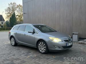 Grey Opel Astra 2011 in Dobele, with an engine capacity of 1.70 L and mileage of 405 thousand km for 2100 €, photo  on AUTOMOTO.COM.LV