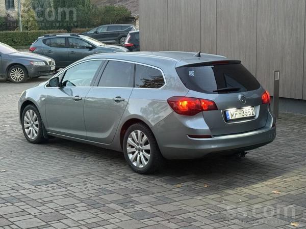 Опель Астра 2011 в Добеле на AUTOMOTO.COM.LV Серый Опель Астра 2011 в Добеле, объемом двигателя 1.70 л и пробегом 405 тыс. км за 2100 €, фото 4 на AUTOMOTO.COM.LV