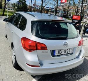 Pelēks Opel Astra 2012 Rīga, ar dzinēja tilpumu 1.70 L un nobraukumu 243 tūkst. km par 700 €, foto 3 vietnē AUTOMOTO.COM.LV