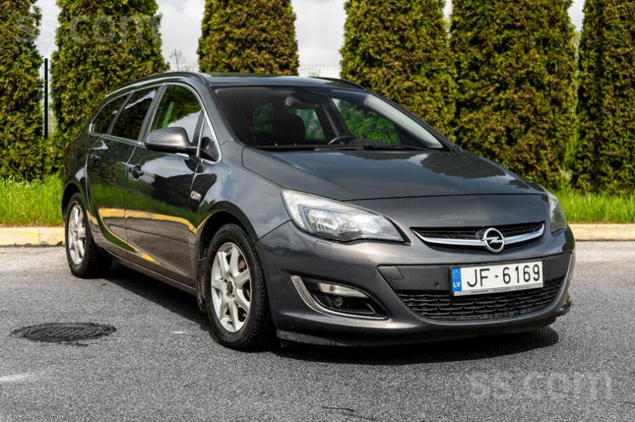 Grey Opel Astra 2012 in Jelgava, with an engine capacity of 1.70 L and mileage of 243 thousand km for 1250 €, photo 1 on AUTOMOTO.COM.LV