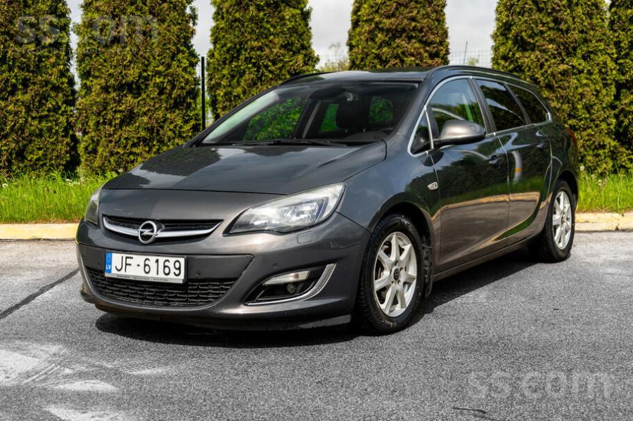 Grey Opel Astra 2012 in Jelgava, with an engine capacity of 1.70 L and mileage of 243 thousand km for 1250 €, photo 3 on AUTOMOTO.COM.LV