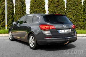 Grey Opel Astra 2012 in Jelgava, with an engine capacity of 1.70 L and mileage of 243 thousand km for 1250 €, photo 4 on AUTOMOTO.COM.LV