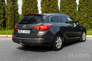 Grey Opel Astra 2012 in Jelgava, with an engine capacity of 1.70 L and mileage of 243 thousand km for 1250 €, photo 6 on AUTOMOTO.COM.LV