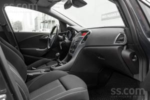 Grey Opel Astra 2012 in Jelgava, with an engine capacity of 1.70 L and mileage of 243 thousand km for 1250 €, photo 7 on AUTOMOTO.COM.LV