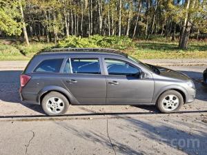 Grey Opel Astra 2012 in Riga, with an engine capacity of 1.70 L and mileage of 238 thousand km for 1930 €, photo 2 on AUTOMOTO.COM.LV