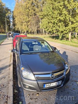 Grey Opel Astra 2012 in Riga, with an engine capacity of 1.70 L and mileage of 238 thousand km for 1930 €, photo 4 on AUTOMOTO.COM.LV