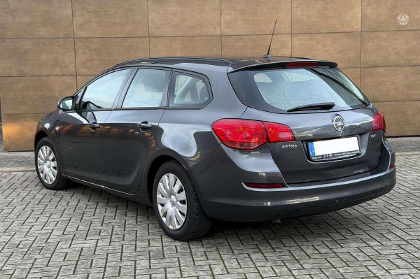 Grey Opel Astra 2012 in Klaipeda, with an engine capacity of 1.69 L and mileage of 250 thousand km for 2500 €, photo 3 on AUTOMOTO.COM.LV