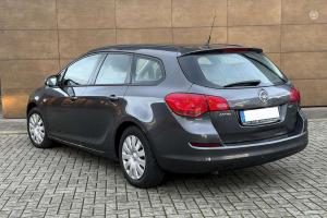 Grey Opel Astra 2012 in Klaipeda, with an engine capacity of 1.69 L and mileage of 250 thousand km for 2500 €, photo 3 on AUTOMOTO.COM.LV