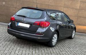 Grey Opel Astra 2012 in Klaipeda, with an engine capacity of 1.69 L and mileage of 250 thousand km for 2500 €, photo 4 on AUTOMOTO.COM.LV