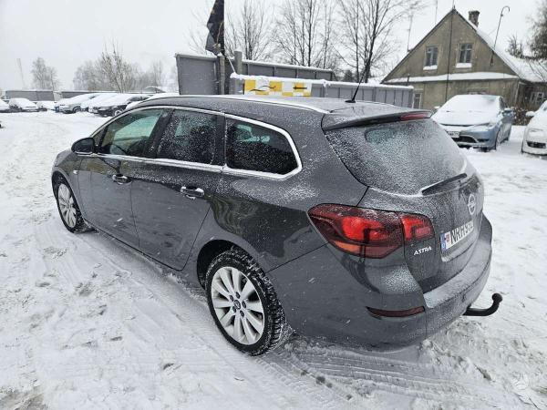 Grey Opel Astra 2012 in Siauliai, with an engine capacity of 1.69 L and mileage of 255 thousand km for 2550 €, photo 1 on AUTOMOTO.COM.LV