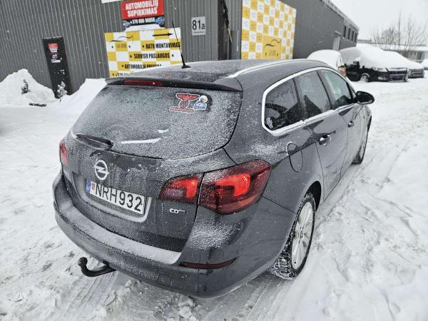 Grey Opel Astra 2012 in Siauliai, with an engine capacity of 1.69 L and mileage of 255 thousand km for 2550 €, photo 6 on AUTOMOTO.COM.LV