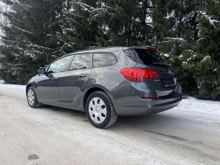 Pelēks Opel Astra 2012 Alīta, ar dzinēja tilpumu 1.40 L un nobraukumu 212 tūkst. km par 3450 €, foto 5 vietnē AUTOMOTO.COM.LV