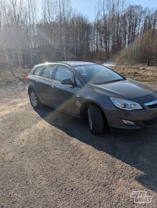 Pelēks Opel Astra 2012 Alīta, ar dzinēja tilpumu 1.70 L un nobraukumu 249 tūkst. km par 2600 €, foto 2 vietnē AUTOMOTO.COM.LV