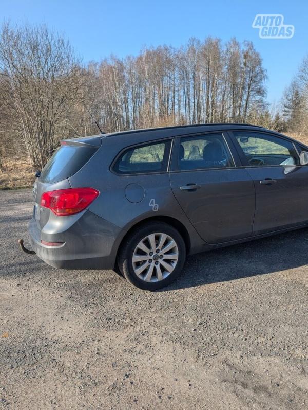Pelēks Opel Astra 2012 Alīta, ar dzinēja tilpumu 1.70 L un nobraukumu 249 tūkst. km par 2600 €, foto 4 vietnē AUTOMOTO.COM.LV