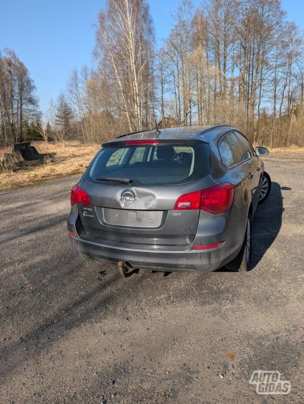 Pelēks Opel Astra 2012 Alīta, ar dzinēja tilpumu 1.70 L un nobraukumu 249 tūkst. km par 2600 €, foto 5 vietnē AUTOMOTO.COM.LV