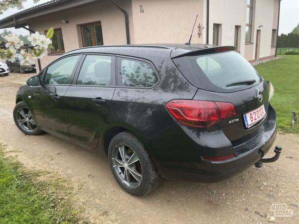 Grey Opel Astra 2012 in Sakiai, with an engine capacity of 1.70 L and mileage of 218 thousand km for 2650 €, photo 7 on AUTOMOTO.COM.LV