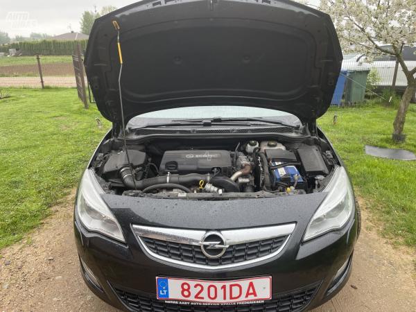 Grey Opel Astra 2012 in Sakiai, with an engine capacity of 1.70 L and mileage of 218 thousand km for 2650 €, photo 10 on AUTOMOTO.COM.LV