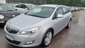 Grey Opel Astra 2012 in Riga, with an engine capacity of 1.40 L and mileage of 220 thousand km for 4000 €, photo 5 on AUTOMOTO.COM.LV