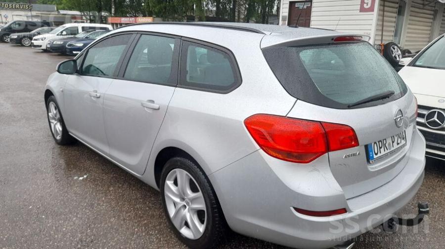 Grey Opel Astra 2012 in Riga, with an engine capacity of 1.40 L and mileage of 220 thousand km for 4000 €, photo 6 on AUTOMOTO.COM.LV