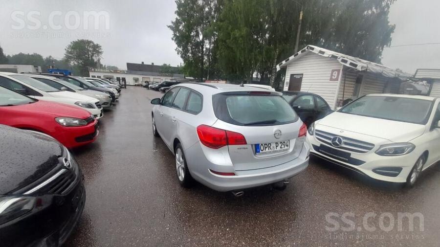 Grey Opel Astra 2012 in Riga, with an engine capacity of 1.40 L and mileage of 220 thousand km for 4000 €, photo 7 on AUTOMOTO.COM.LV