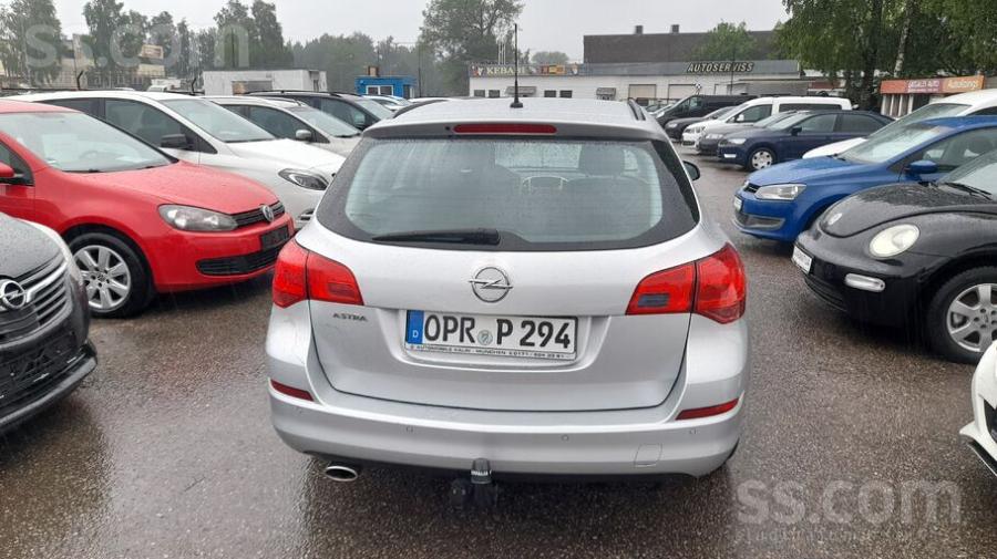 Grey Opel Astra 2012 in Riga, with an engine capacity of 1.40 L and mileage of 220 thousand km for 4000 €, photo 8 on AUTOMOTO.COM.LV