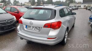 Grey Opel Astra 2012 in Riga, with an engine capacity of 1.40 L and mileage of 220 thousand km for 4000 €, photo 9 on AUTOMOTO.COM.LV