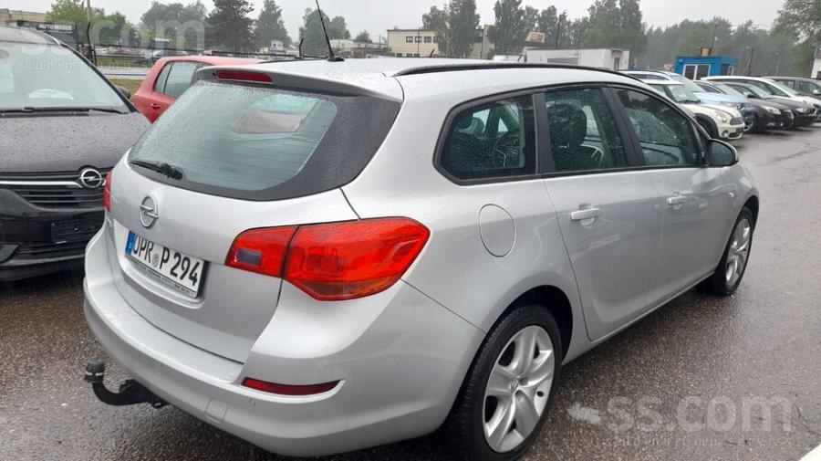 Grey Opel Astra 2012 in Riga, with an engine capacity of 1.40 L and mileage of 220 thousand km for 4000 €, photo 10 on AUTOMOTO.COM.LV