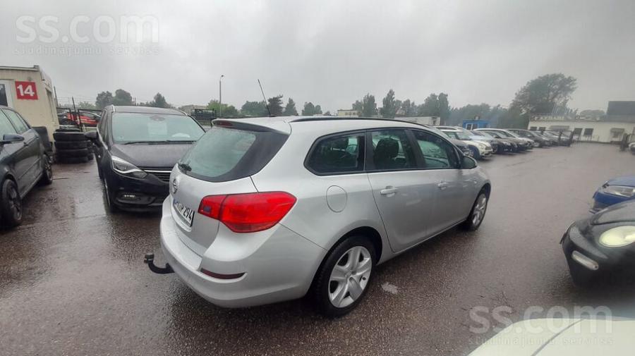 Grey Opel Astra 2012 in Riga, with an engine capacity of 1.40 L and mileage of 220 thousand km for 4000 €, photo 11 on AUTOMOTO.COM.LV