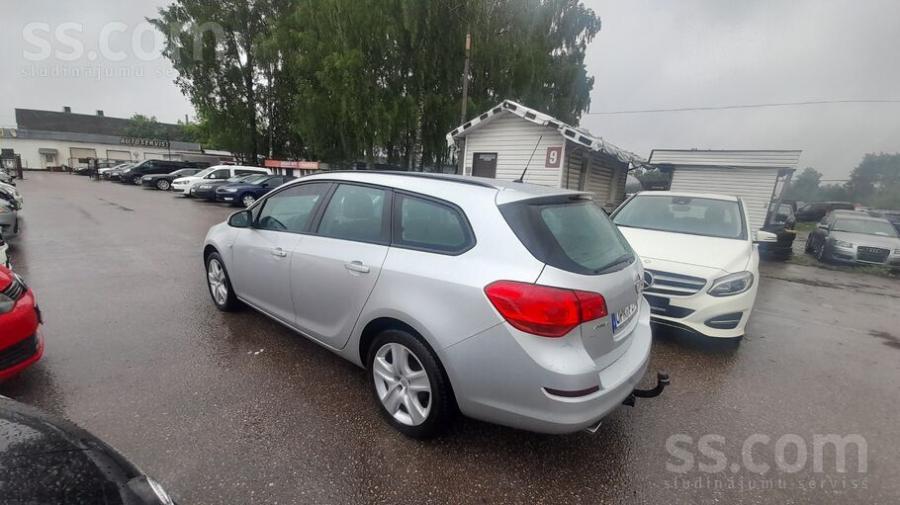 Grey Opel Astra 2012 in Riga, with an engine capacity of 1.40 L and mileage of 220 thousand km for 4000 €, photo 12 on AUTOMOTO.COM.LV