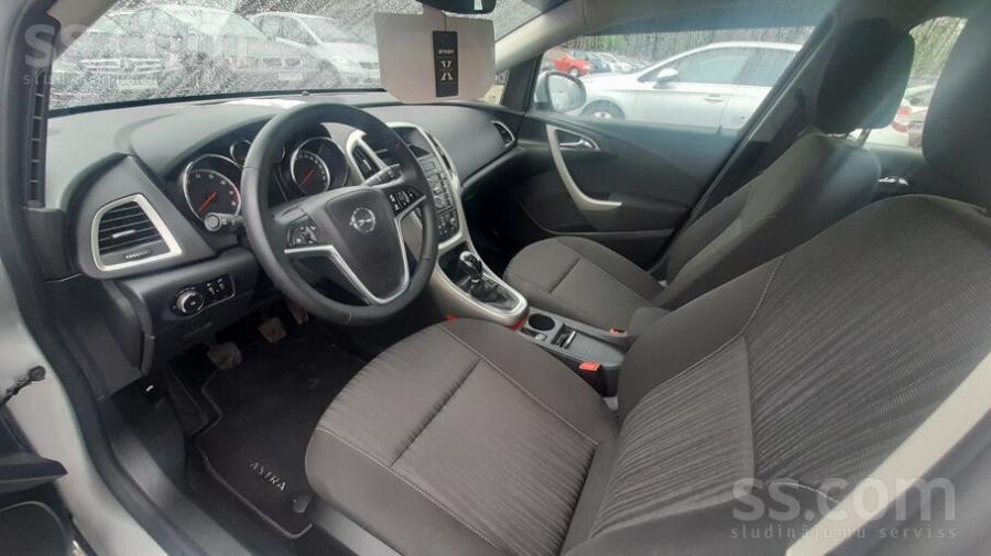 Grey Opel Astra 2012 in Riga, with an engine capacity of 1.40 L and mileage of 220 thousand km for 4000 €, photo 13 on AUTOMOTO.COM.LV