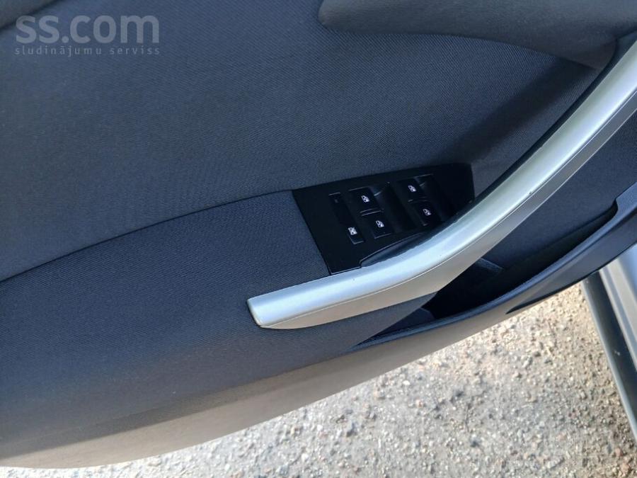 Grey Opel Astra 2012 in Riga, with an engine capacity of 1.40 L and mileage of 220 thousand km for 4000 €, photo 15 on AUTOMOTO.COM.LV