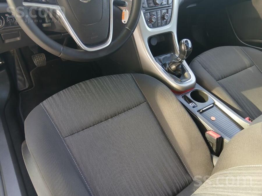 Grey Opel Astra 2012 in Riga, with an engine capacity of 1.40 L and mileage of 220 thousand km for 4000 €, photo 20 on AUTOMOTO.COM.LV