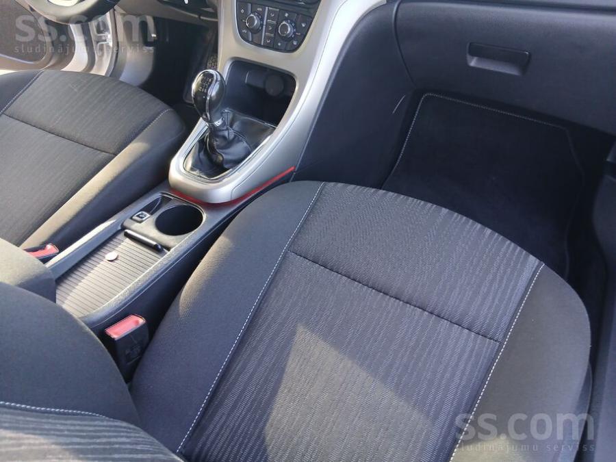 Grey Opel Astra 2012 in Riga, with an engine capacity of 1.40 L and mileage of 220 thousand km for 4000 €, photo 25 on AUTOMOTO.COM.LV