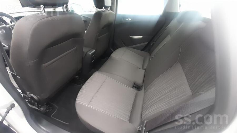 Grey Opel Astra 2012 in Riga, with an engine capacity of 1.40 L and mileage of 220 thousand km for 4000 €, photo 27 on AUTOMOTO.COM.LV