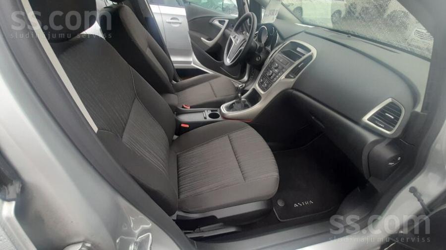 Grey Opel Astra 2012 in Riga, with an engine capacity of 1.40 L and mileage of 220 thousand km for 4000 €, photo 30 on AUTOMOTO.COM.LV