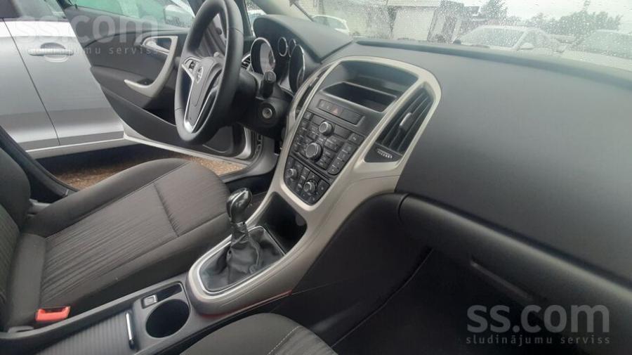 Grey Opel Astra 2012 in Riga, with an engine capacity of 1.40 L and mileage of 220 thousand km for 4000 €, photo 31 on AUTOMOTO.COM.LV