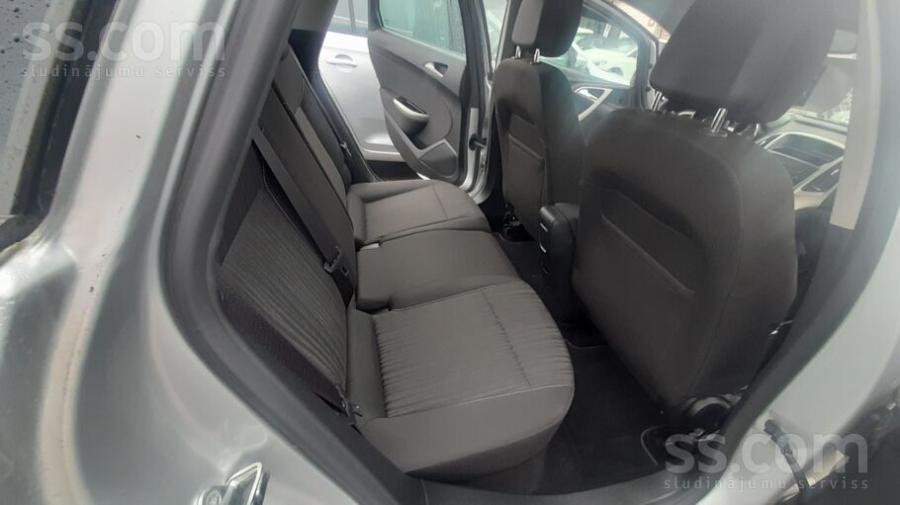 Grey Opel Astra 2012 in Riga, with an engine capacity of 1.40 L and mileage of 220 thousand km for 4000 €, photo 36 on AUTOMOTO.COM.LV