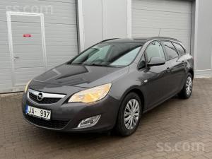 Grey Opel Astra 2012 in Riga, with an engine capacity of 1.60 L and mileage of 273 thousand km for 3900 €, photo  on AUTOMOTO.COM.LV