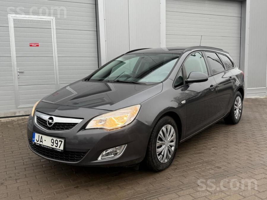 Grey Opel Astra 2012 in Riga, with an engine capacity of 1.60 L and mileage of 273 thousand km for 3900 €, photo 1 on AUTOMOTO.COM.LV