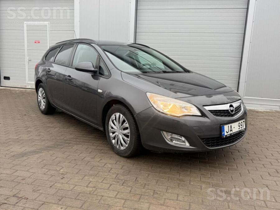 Grey Opel Astra 2012 in Riga, with an engine capacity of 1.60 L and mileage of 273 thousand km for 3900 €, photo 4 on AUTOMOTO.COM.LV