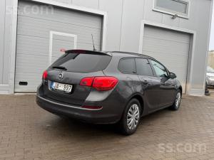 Grey Opel Astra 2012 in Riga, with an engine capacity of 1.60 L and mileage of 273 thousand km for 3900 €, photo 6 on AUTOMOTO.COM.LV