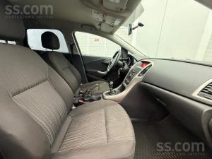 Grey Opel Astra 2012 in Riga, with an engine capacity of 1.60 L and mileage of 273 thousand km for 3900 €, photo 8 on AUTOMOTO.COM.LV