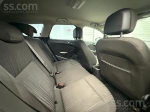 Grey Opel Astra 2012 in Riga, with an engine capacity of 1.60 L and mileage of 273 thousand km for 3900 €, photo 9 on AUTOMOTO.COM.LV